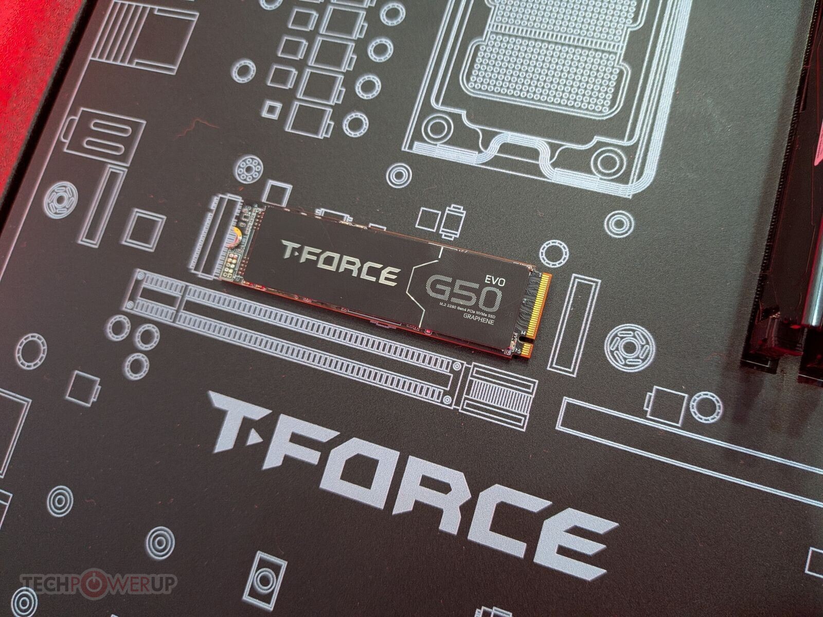 Team Group показала SSD с жидкостным охлаждением и накопитель с ...