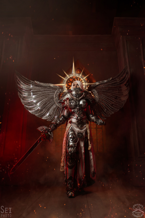 Warhammer 40000: Шикарный косплей на Saint Silvana