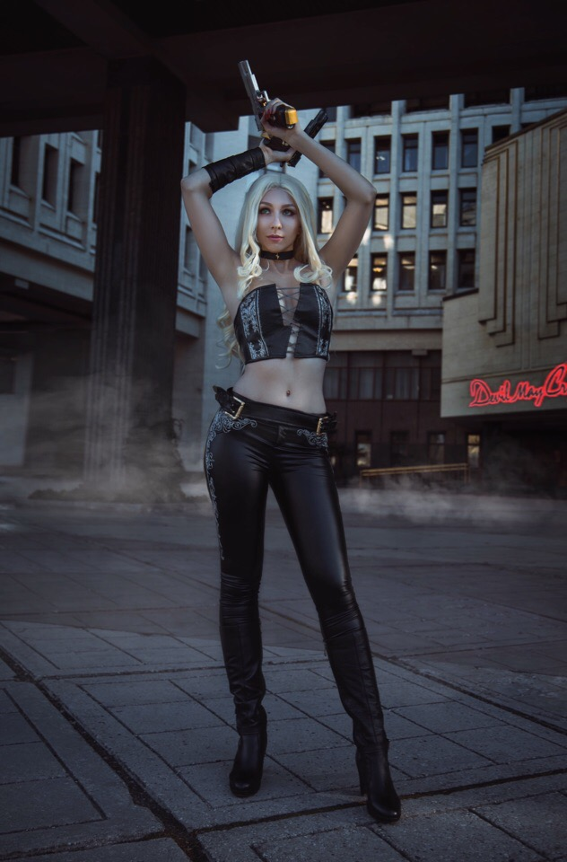 Косплей Триш (Trish) из Devil May Cry 5