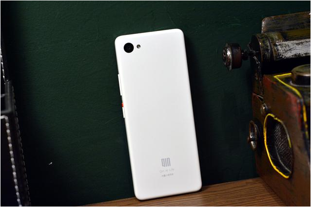 Xiaomi представила длинный смартфон Qin 2 Pro