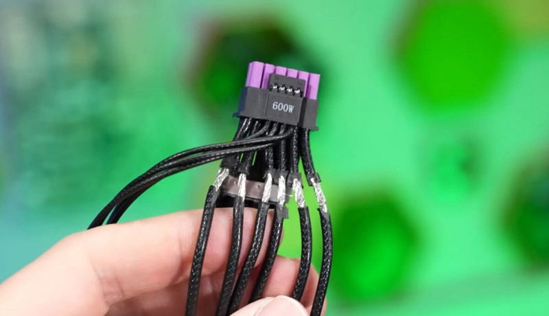 Der8auer протестировал кабель ROG Equalizer для защиты видеокарт и ...
